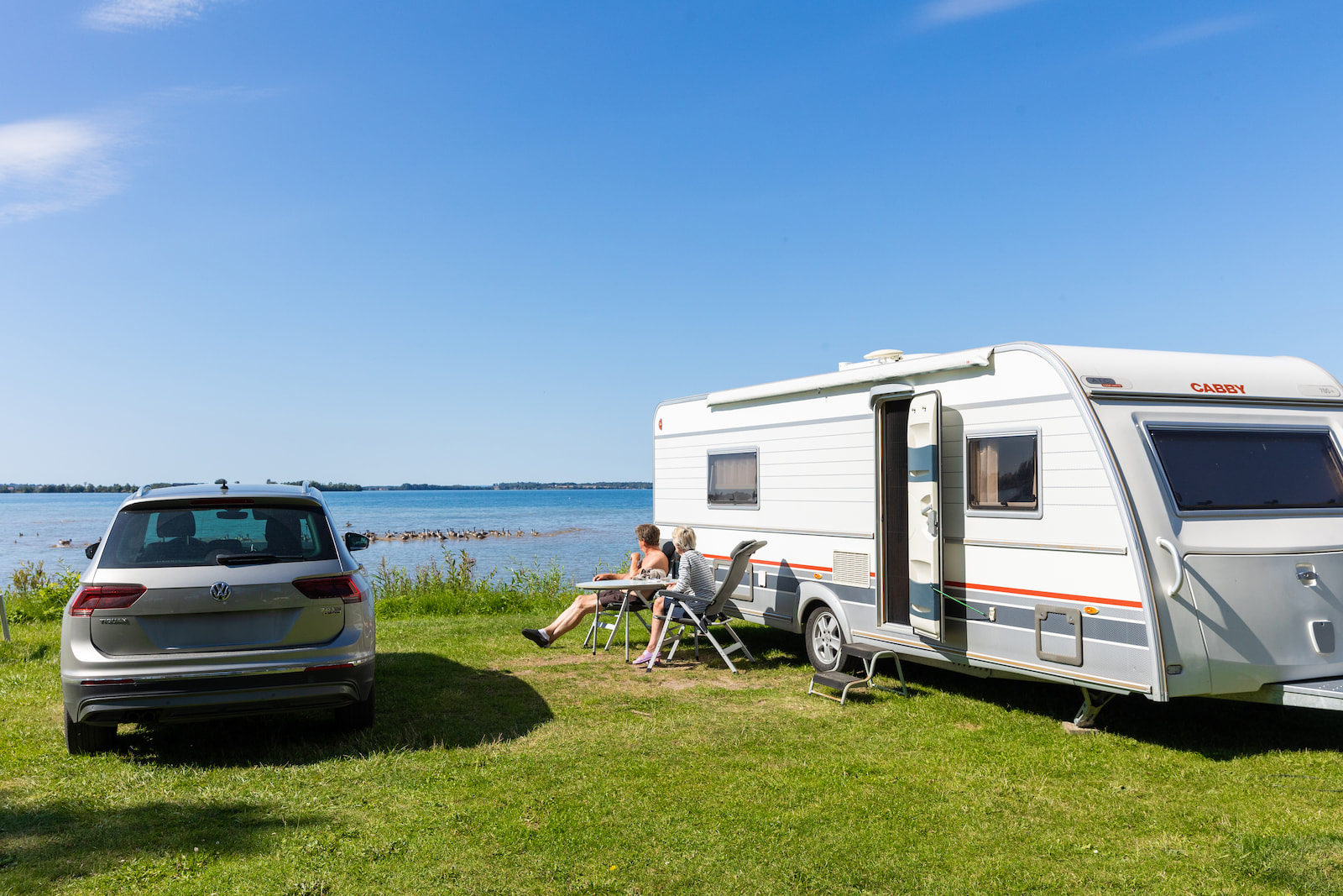 Camping i Vadstena med utsikt över Vättern | Husvagn, husbil & tält