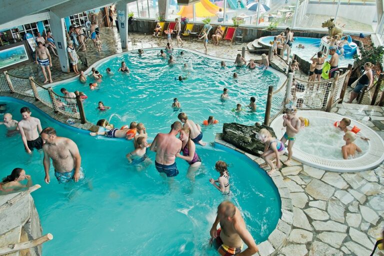 Camping med badeland i Danmark | Indendørs & udendørs vandland