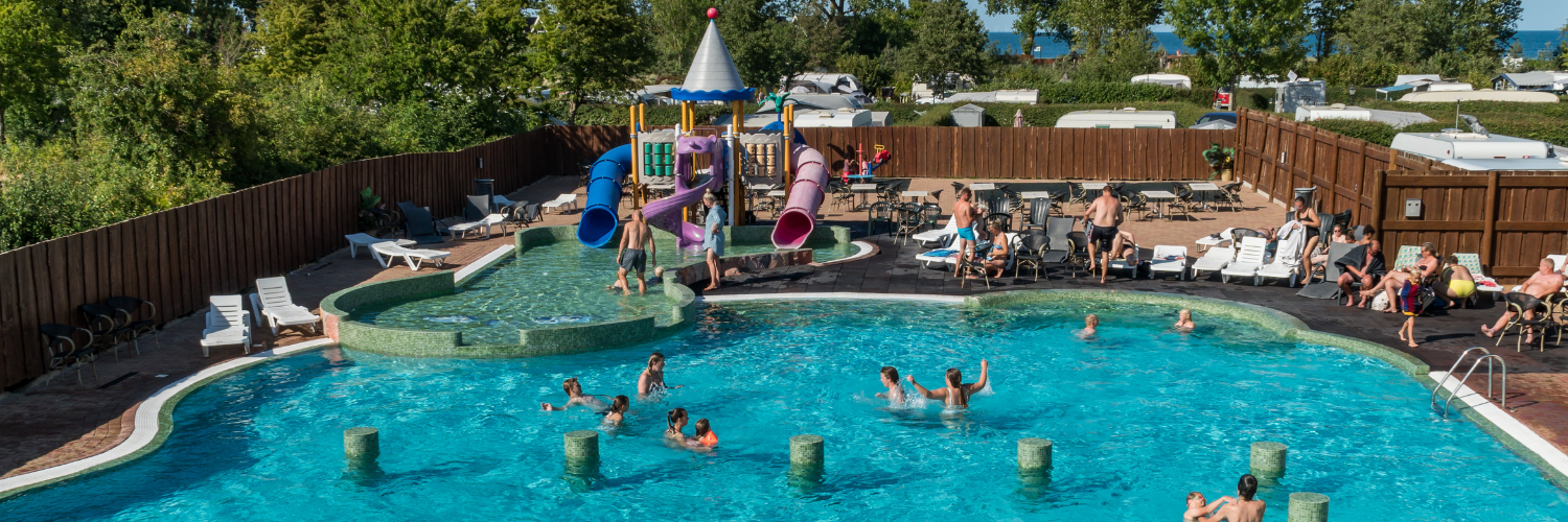 Camping med badeland i Danmark | Indendørs & udendørs vandland