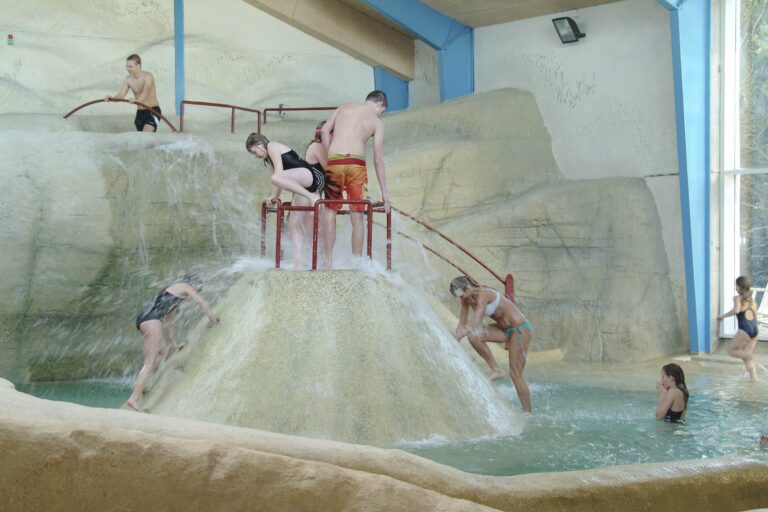 Camping med badeland i Danmark | Indendørs & udendørs vandland